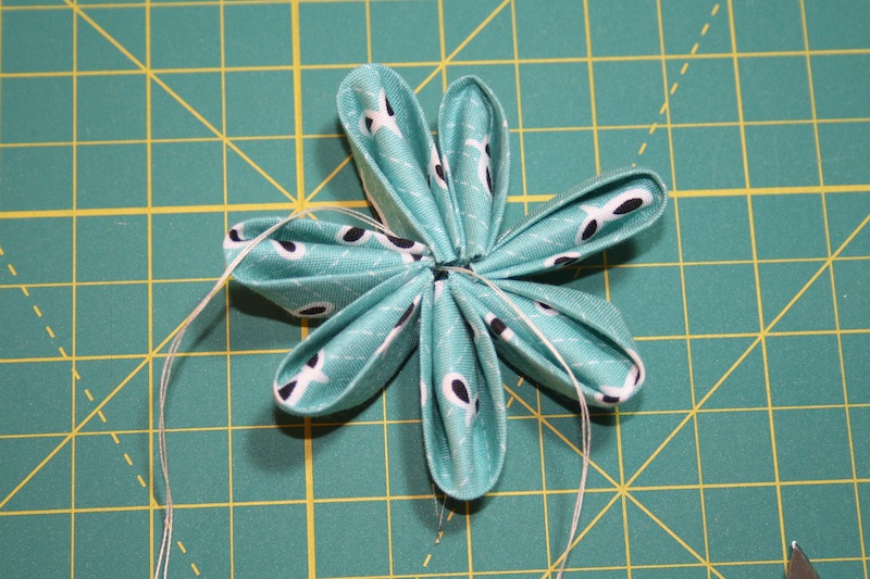 How to: Basic Kanzashi Flowers Tutorial ~ Free-Tutorial.net