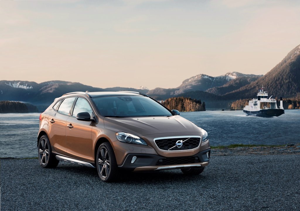 Dare to Drive with the Volvo V40 CrossCountry | CarGuide.PH ...