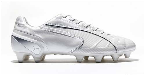 Puma king football boots with white color