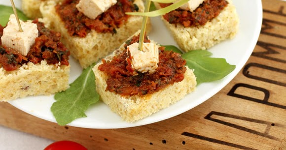 Canapés au Pesto Rosso et à la Feta