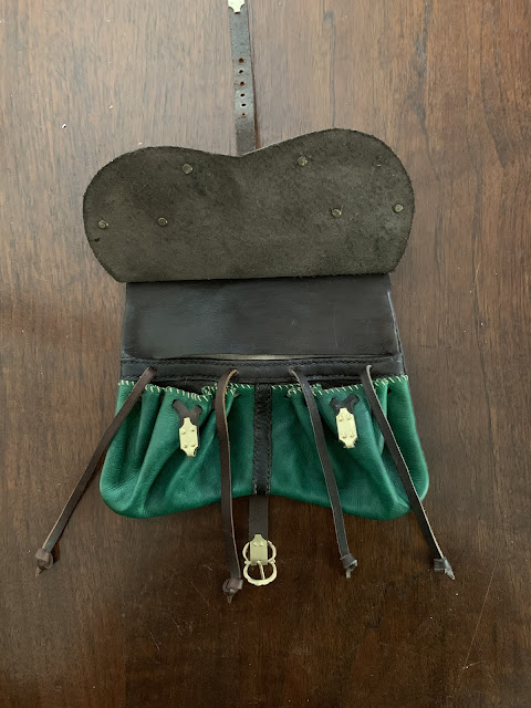 The Pensive Pen: A 15th century kidney pouch