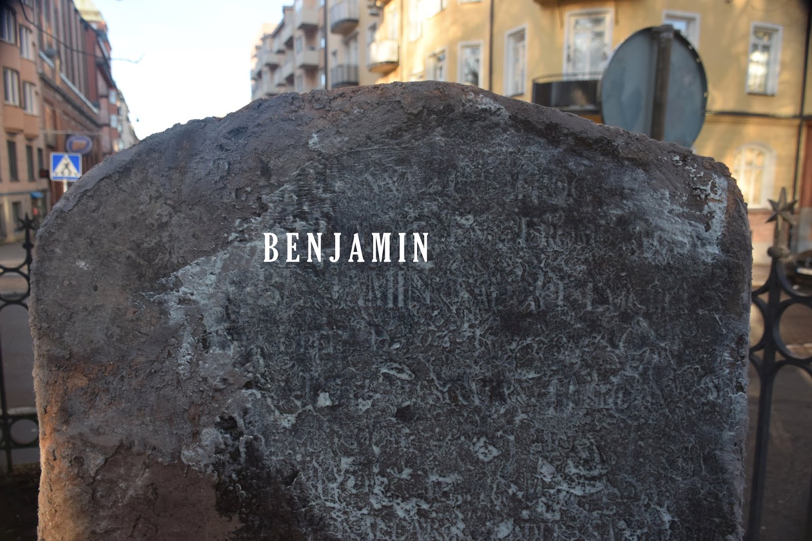 Jim bao Today with ©opyright on all pictu®es and text: Mannen i graven ...