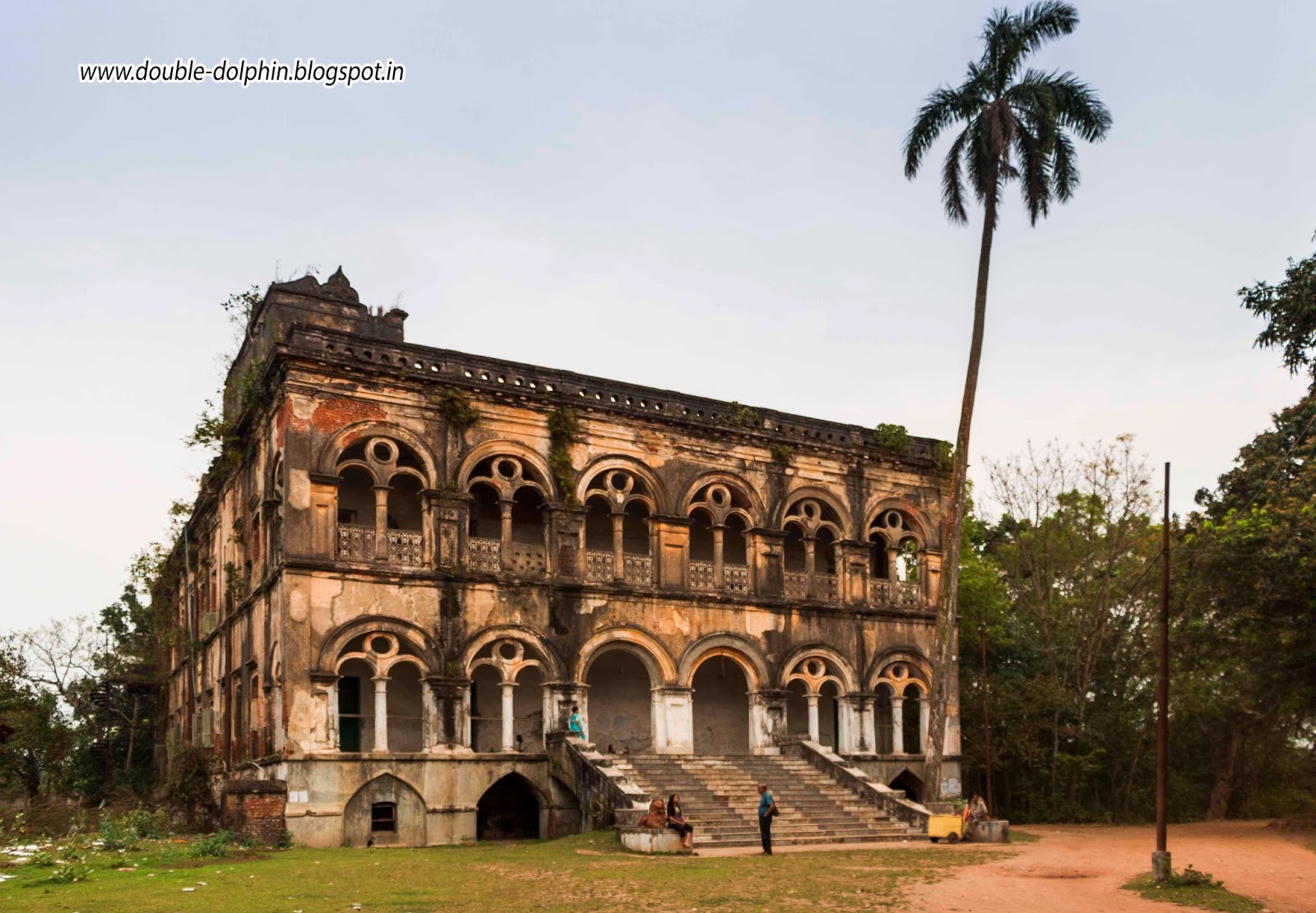 The Concrete Paparazzi: Mahishadal Rajbari, Haldia