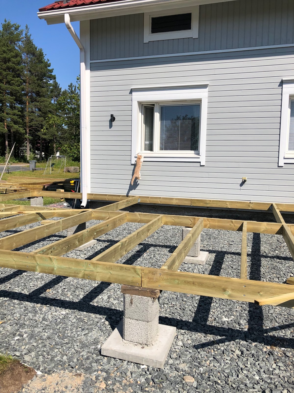 Talo kuin pioni: Terassin rakennus