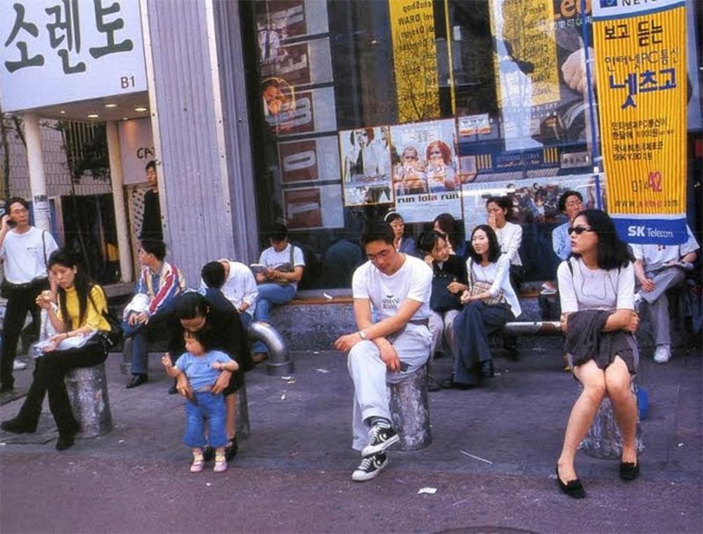 50 Candid Photographs That Capture Street Scenes of South Korea From ...