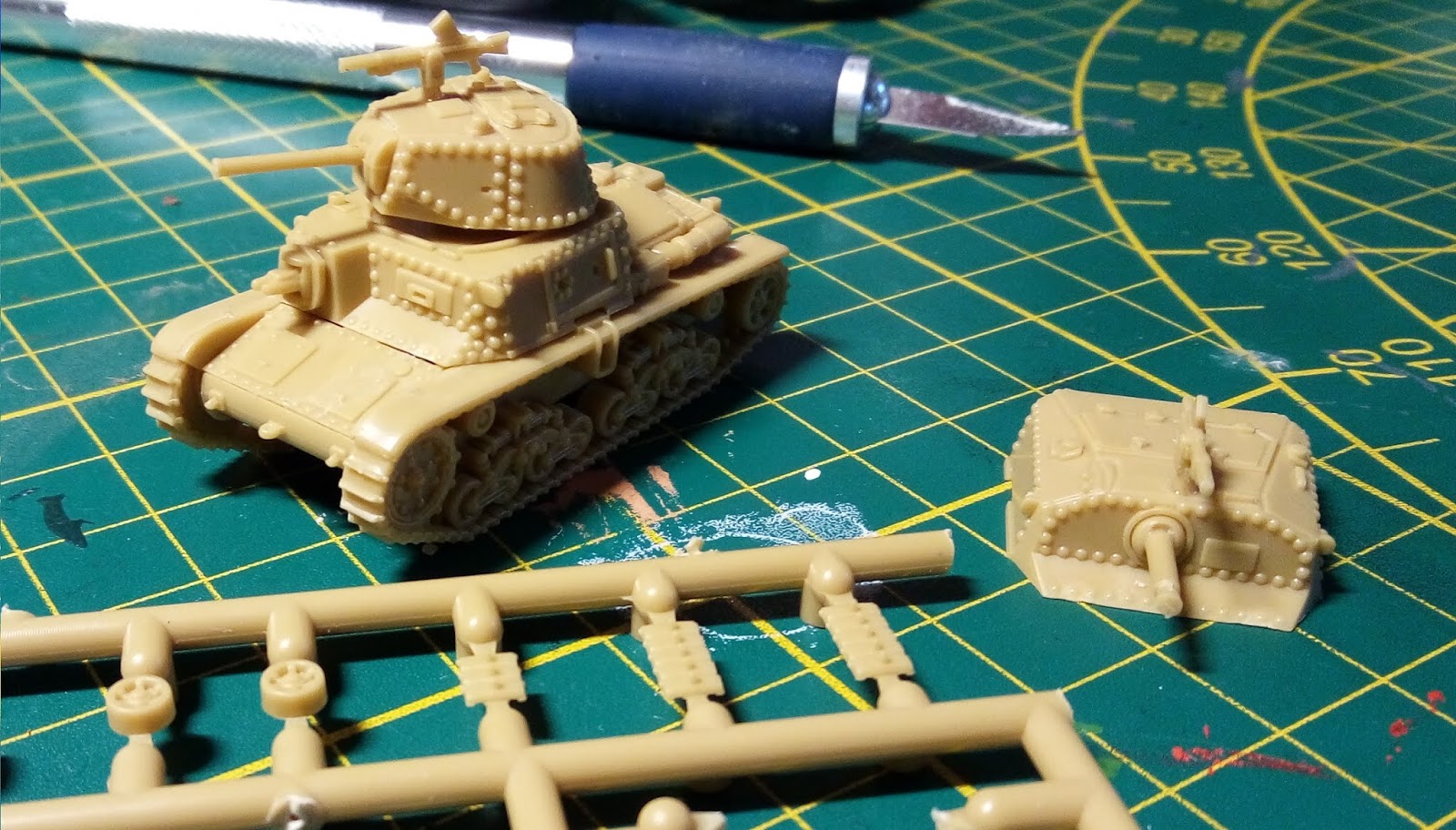 WORLD WAR 2 MODELZONE: Italian Tanks