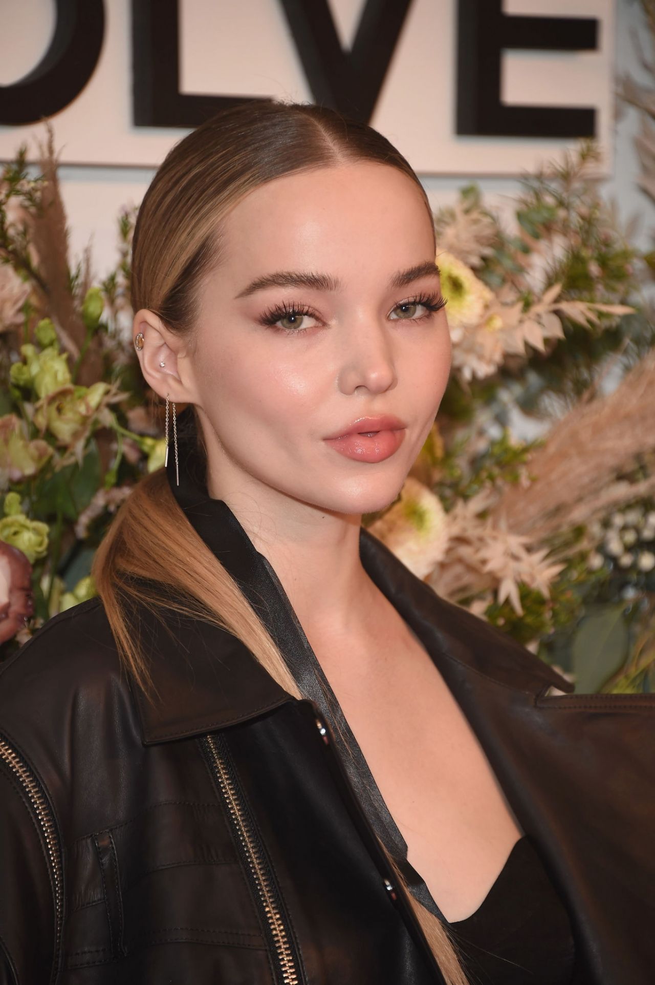 Starlet Arcade: Hot Dove Cameron