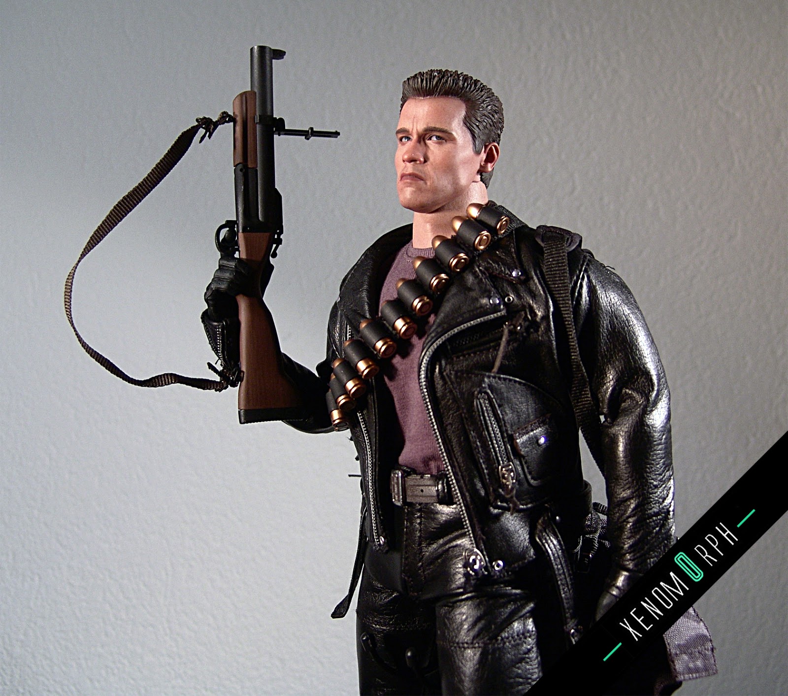 Hot Toys DX10 T-800 - Terminator 2 photo and video review