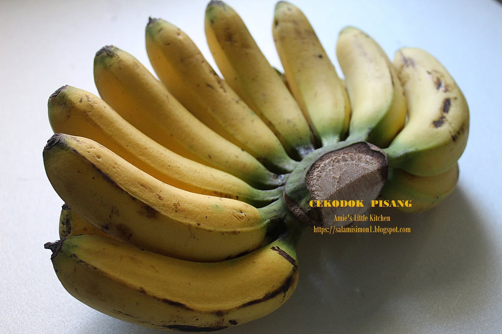 Resipi Mudah Cekodok Pisang Rangup di Luar Lembut di Dalam - Amie's ...