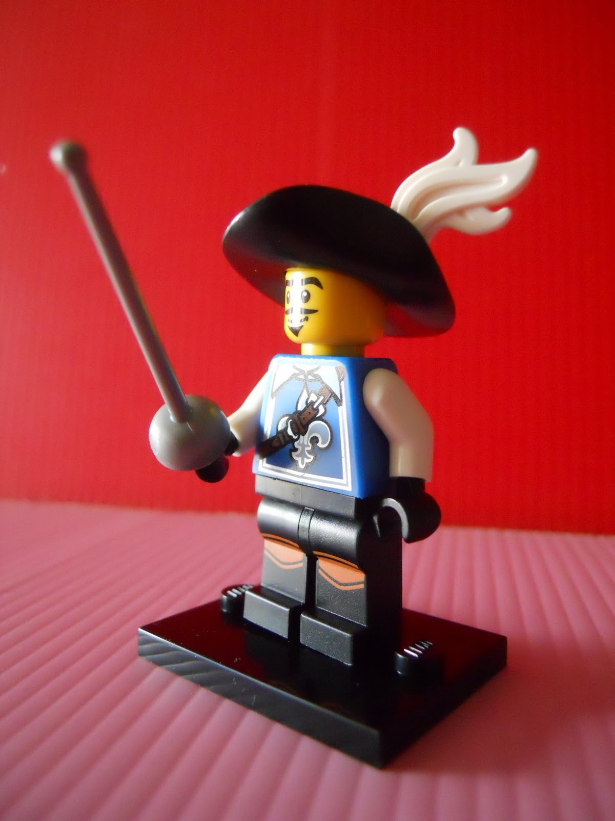 Dexters Diecasts (DexDC): LEGO Minifigure Series 4 ~ MUSKETEER
