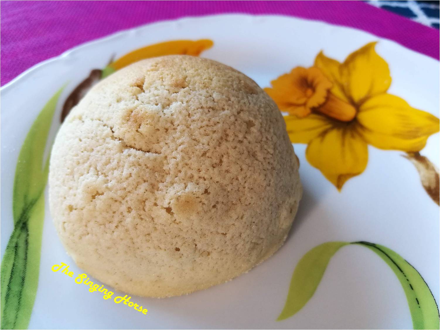 Chinese Style Mexican Sweet Bun with Milk Buttercream Filling (墨西哥包)