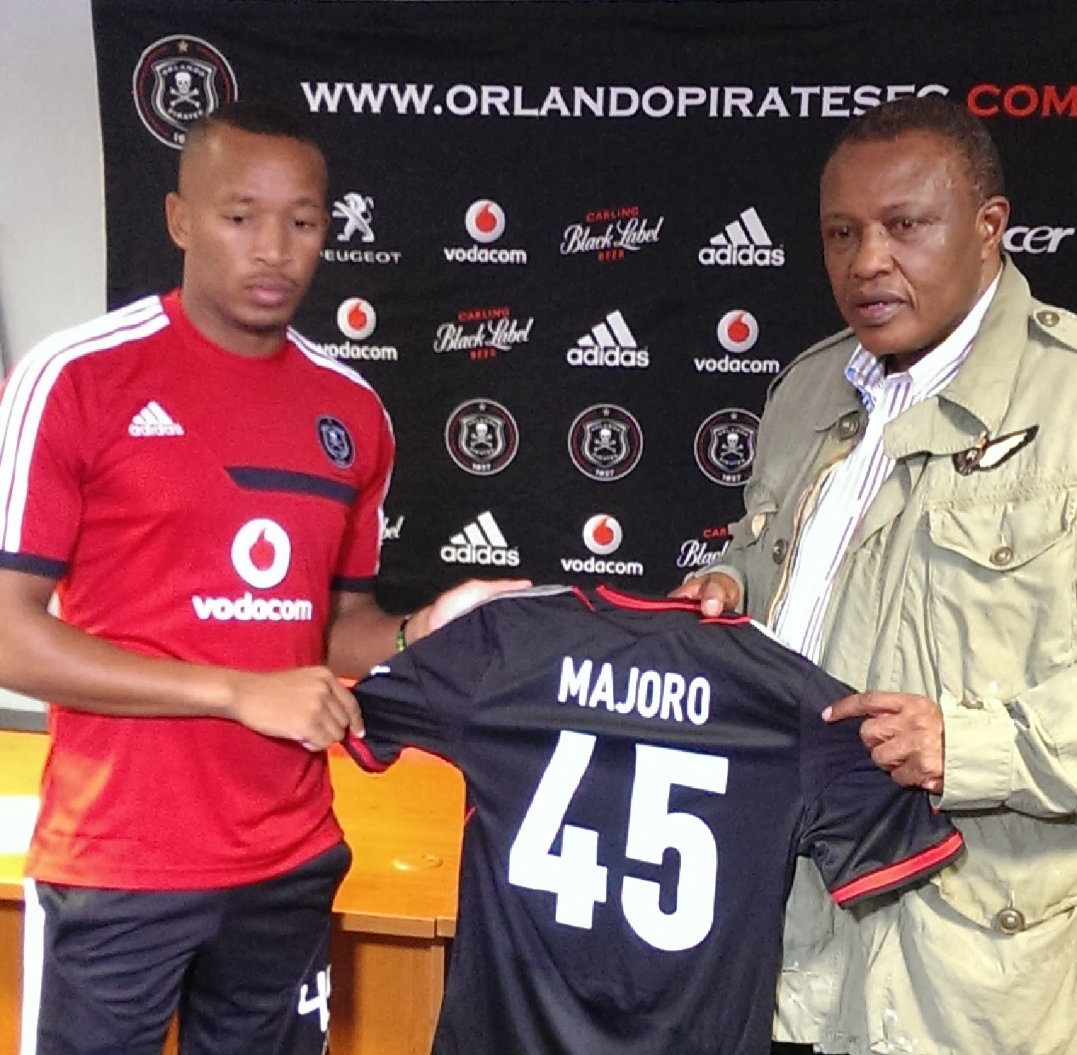 Lehlohonolo Majoro introduced to new teammates | DISKIOFF