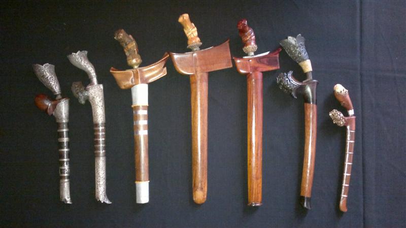 Badai Mencak Kelambit Biru: Keris Sisip Pelengkap Busana Melayu ...