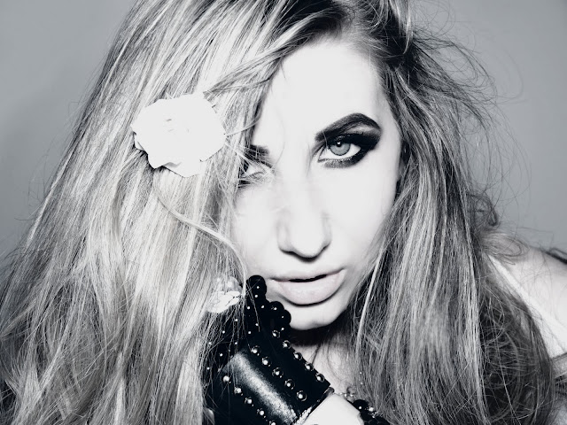 Teclye Christy News: Teclye Christy women for black and white.