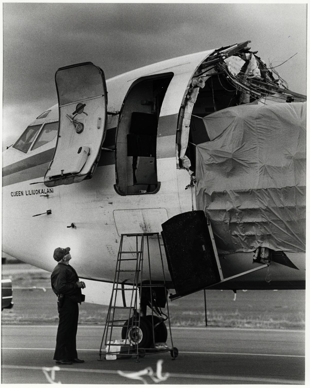 April 28, 1988: The Roof of an Aloha Airlines Jet Ripped Off in Mid-Air ...