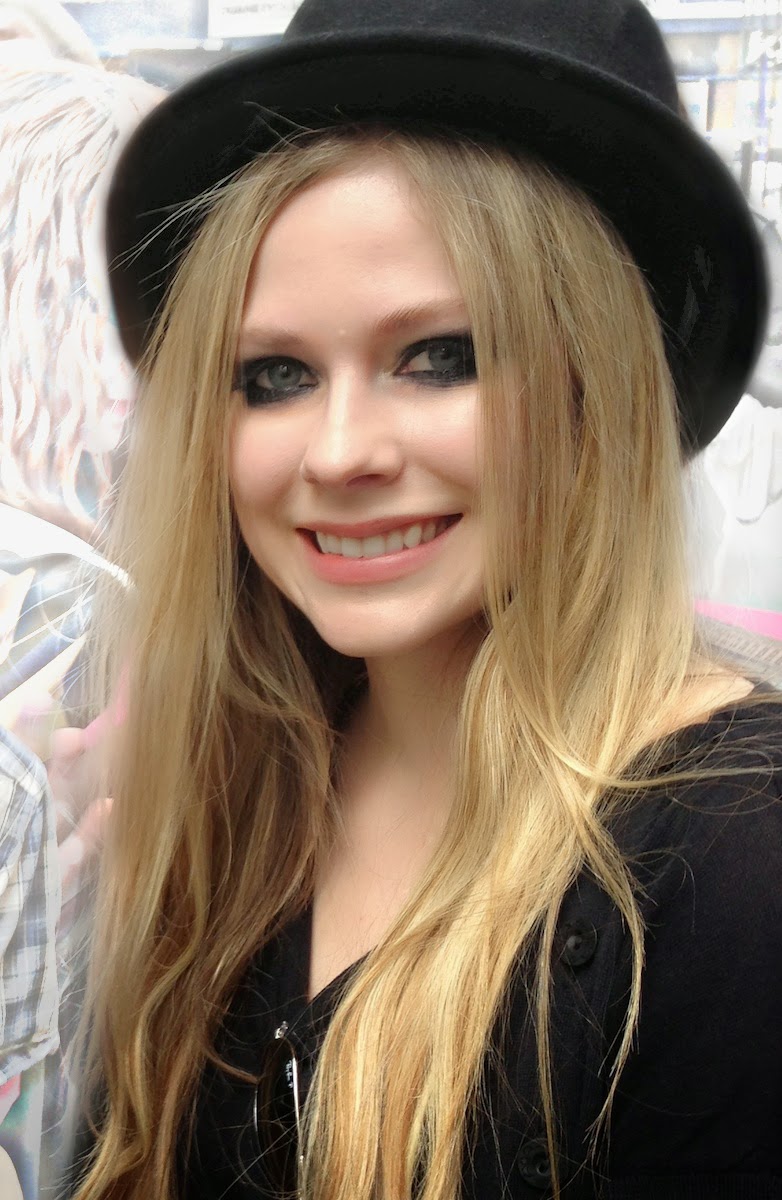 No Topo Da Fama: AVRIL LAVIGNE NA EDIÇÃO DE MARÇO DA INROCK MAGAZINE