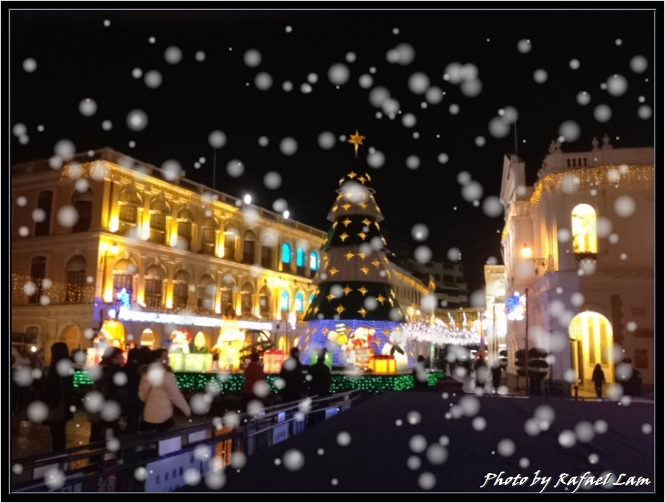 Rafael Lam's Travel & Photography World: Snow in Macau... Merry X'mas