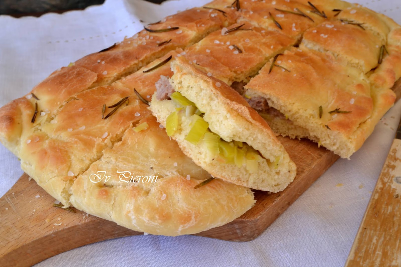 С нож и вилица в ръка: Калцоне по селски - Calzone rustico con porro e ...