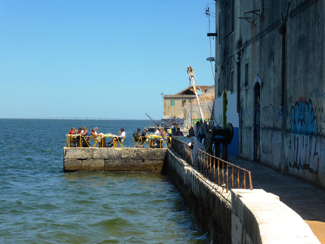 Facciamo un giro in centro?: CACILHAS - Lisbona