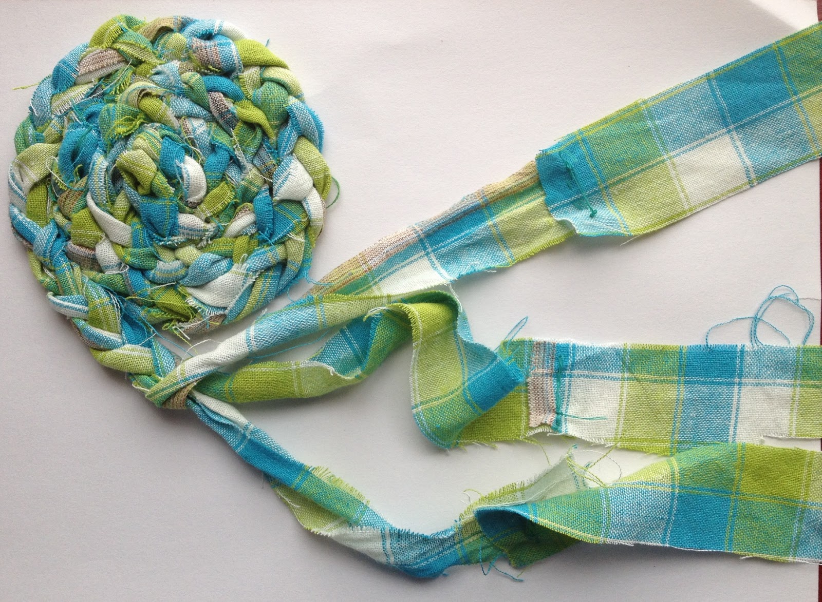 Vivaciouslady Vintage: Scrap rug tutorial