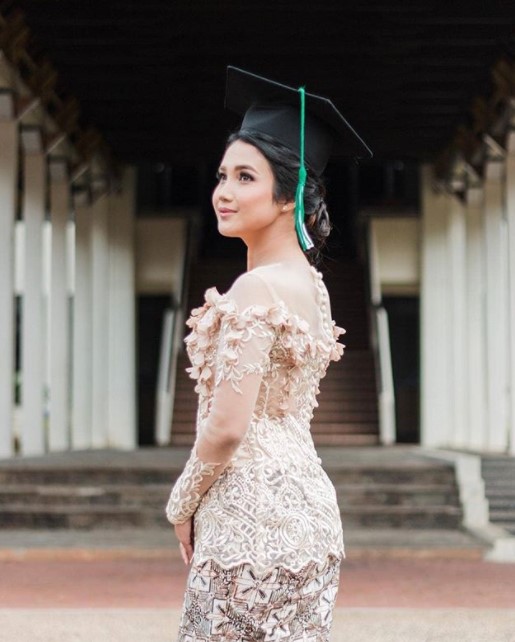 Model Kebaya Wisuda Terbaru 2019 Hijab - Style Hijab Terbaru