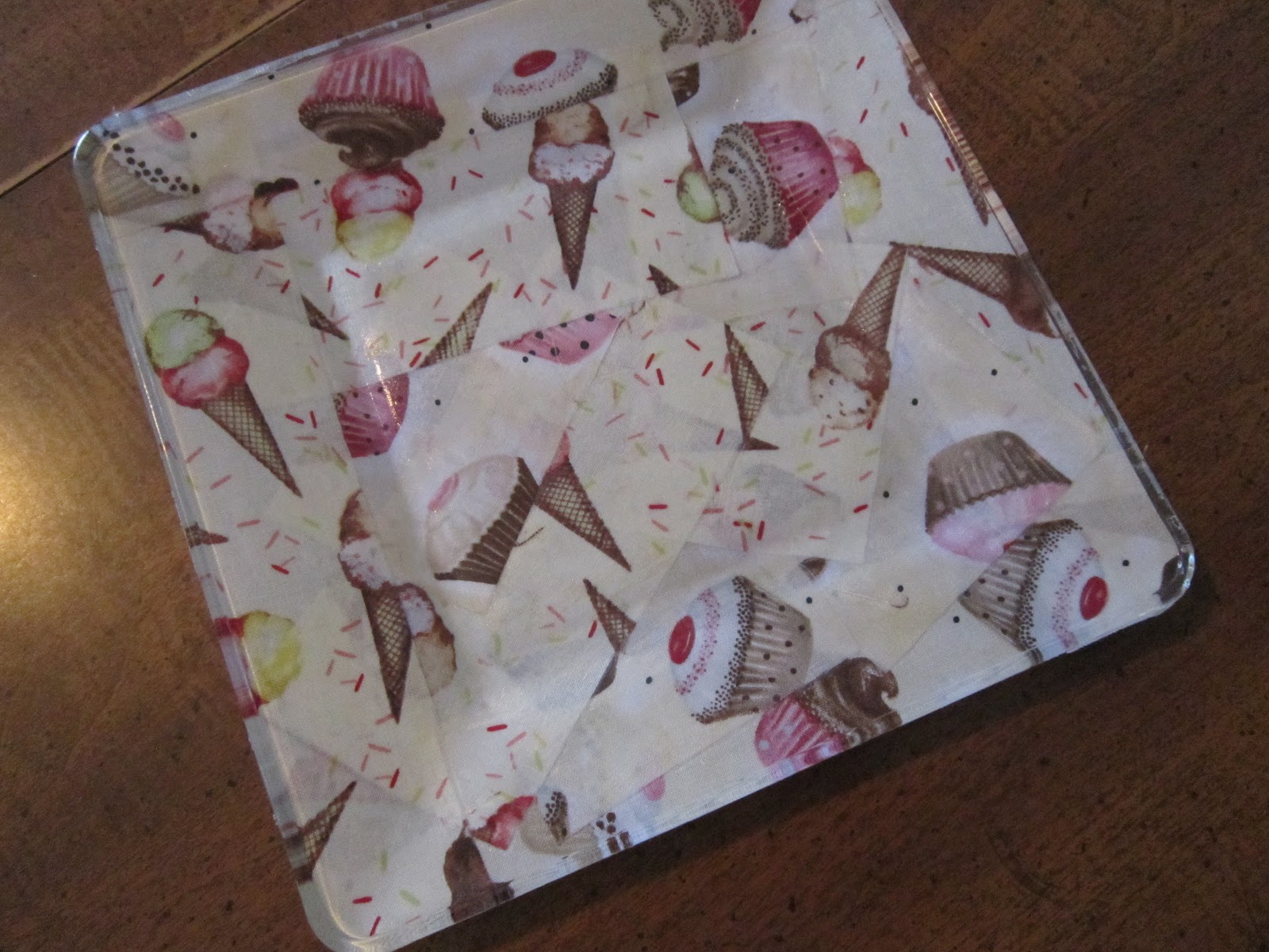 Playing House: DIY: Modge Podge Fabric Plate