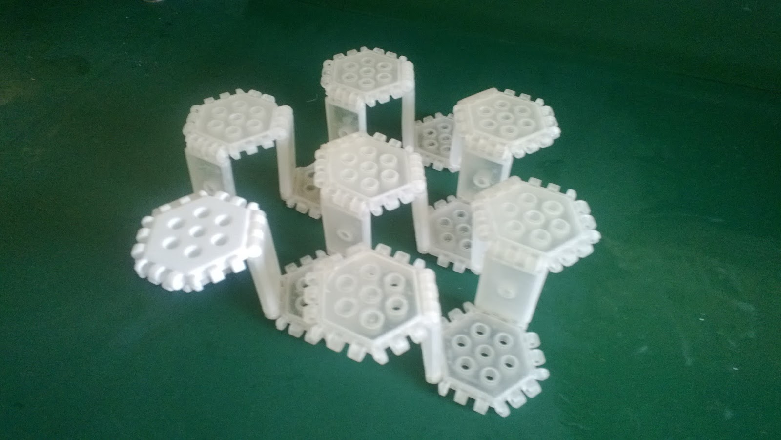 Hexaflex Applications: The Hexaflex Toy