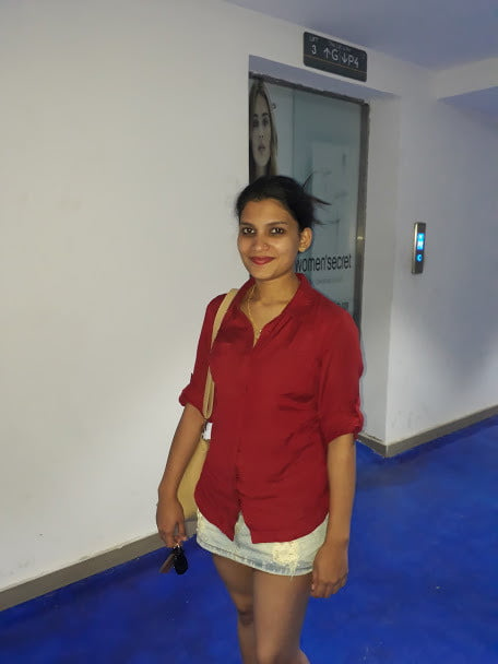 EFillm: Resmi r nair new hot stills