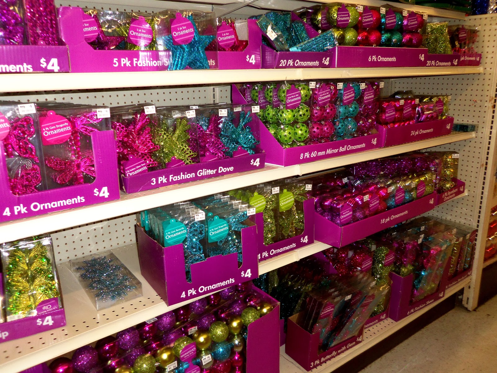 A DEBBIE-DABBLE CHRISTMAS: Christmas in the Stores: Big Lot's