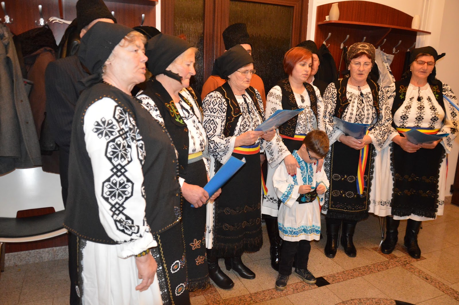 Dar!: Colindatori din Ceanu Mic