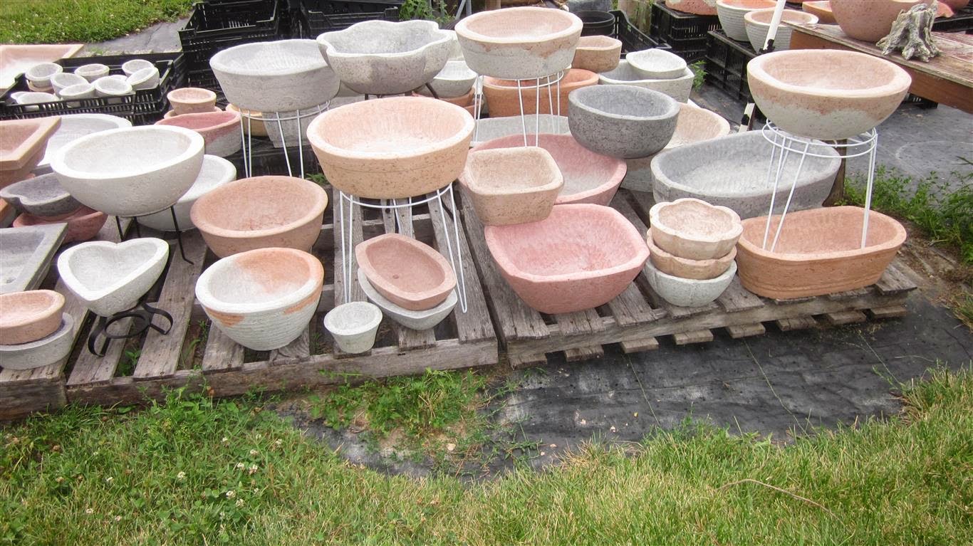 The Papercrete Potter: Pots on Stands.........