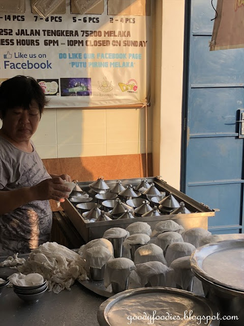 Famous Putu Piring Melaka (Jalan Tengkera) ~ Ex-Cook