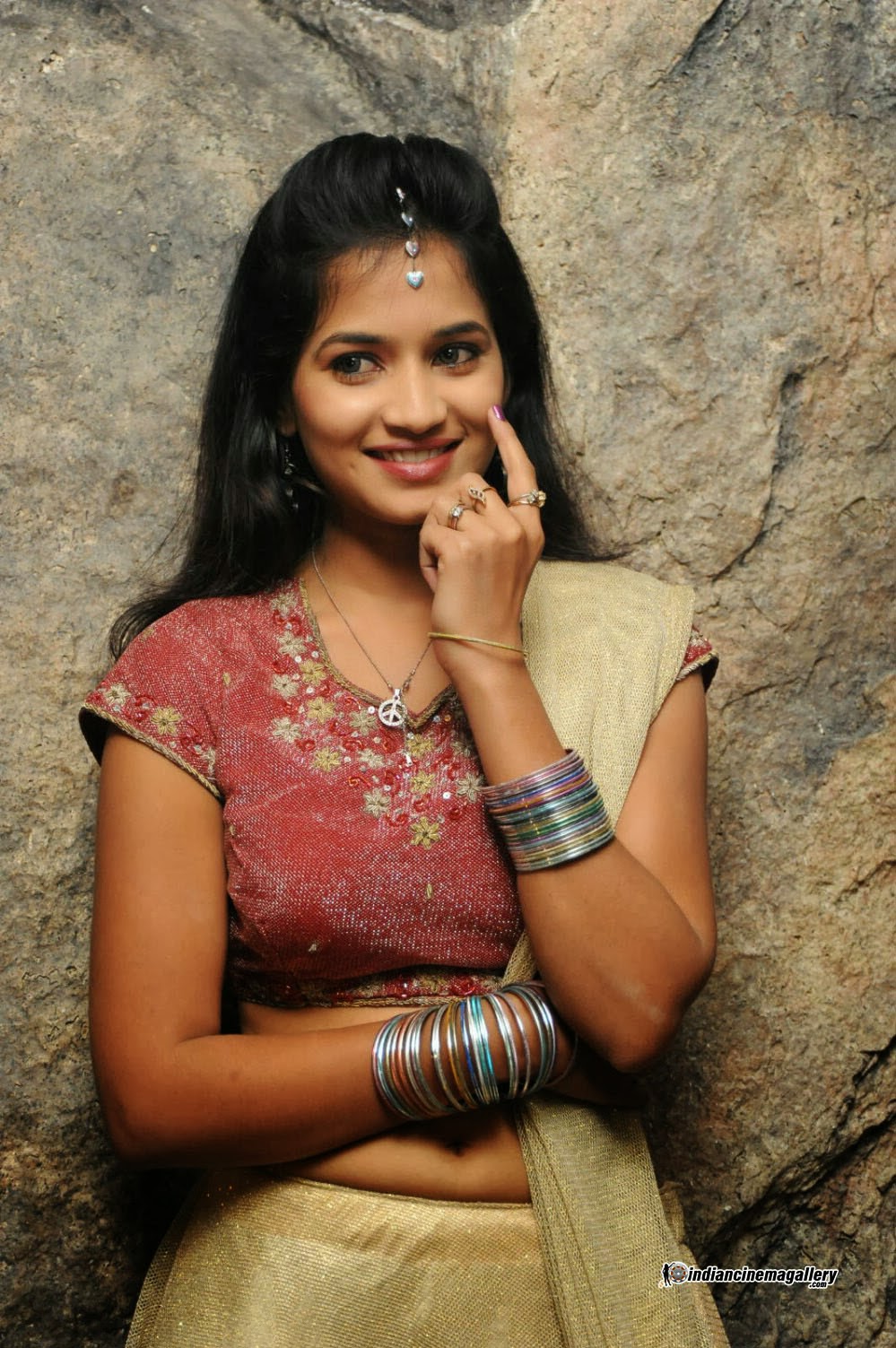 Dressing Below Navel Saree: Anvika Rao Hot Navel Photos Gallery