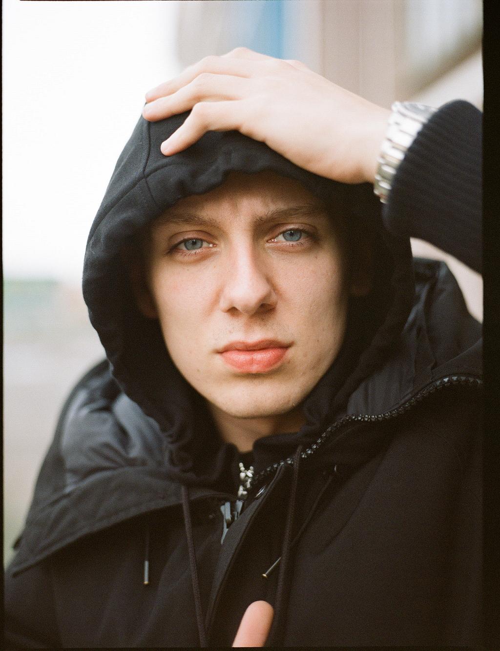 LITTLE INDIE : Aitch unveils new single 'Raw' with visuals