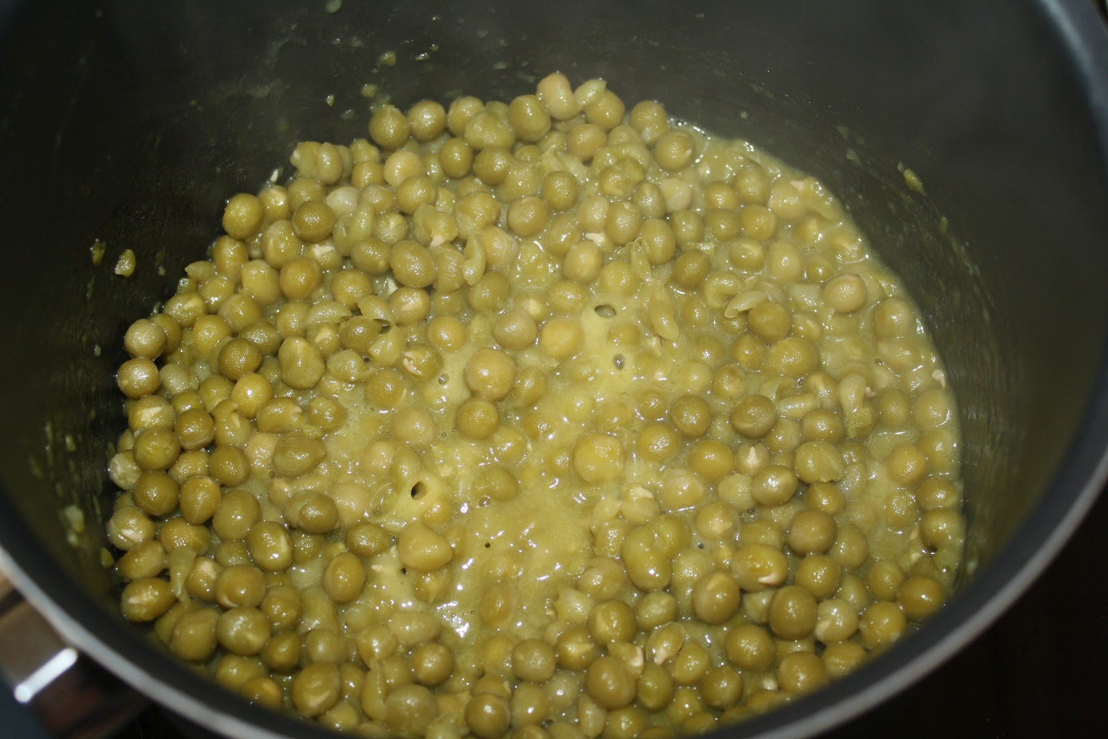 Mat i bestemors hage: Ertestuing