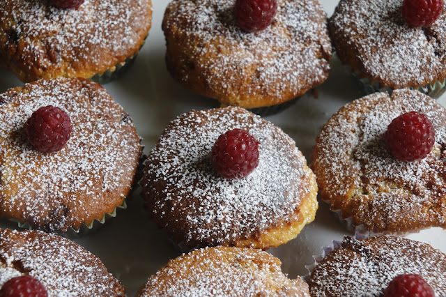 JibberJabberUK: Raspberry jam and white chocolate muffins
