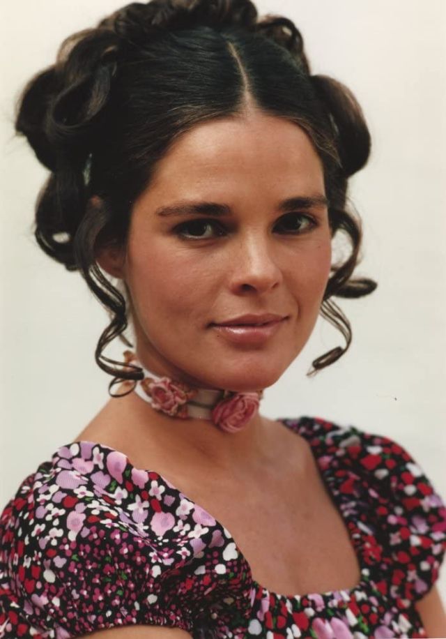 40 Beautiful Portrait Photos of Ali MacGraw in the 1960s and Early ’70s ...