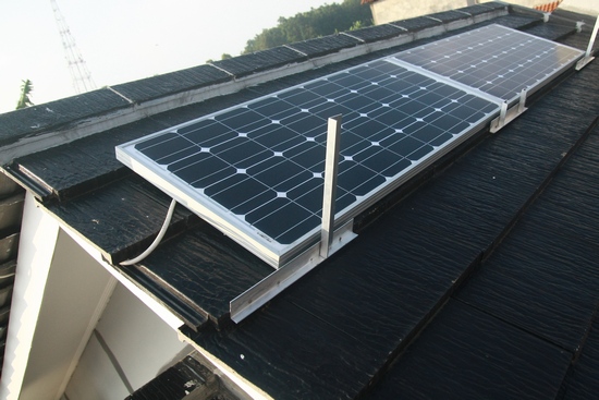 Rumah Hemat Listrik Dengan Lampu Solar Panel Surya