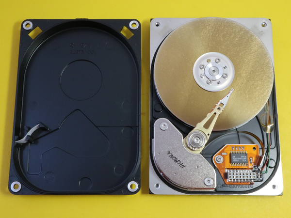 BugWorkShop - 甲蟲工作室: Conner（康諾）CP30254H 250MB 硬碟機（Hard Disk Drive）- 拆解（二）