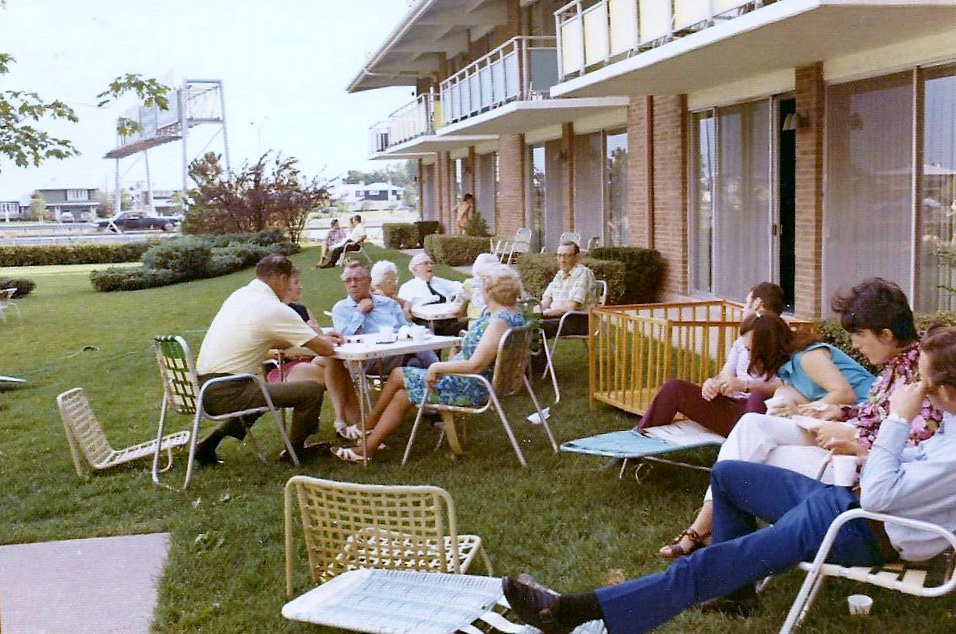 Just me, trying to make it through life: The Old Howard Johnson's Motor ...