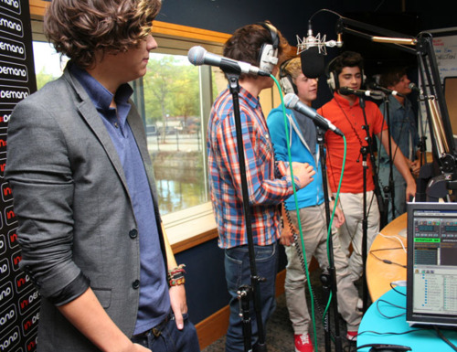 Harry Styles Argentina, One Direction: One Direction en Real Radio