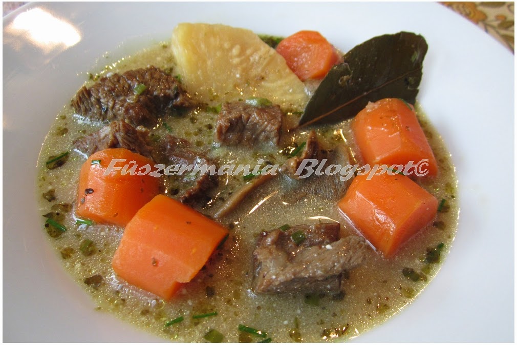 Fűszermánia: Majorannás-gombás marharagu leves