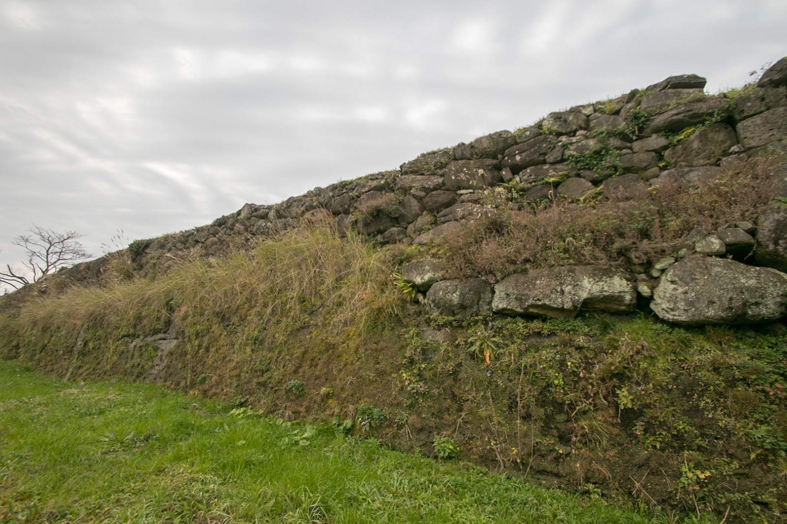 Hinoe Castle -Majestic castle of pious Christian lord- | Ken's Storage ...