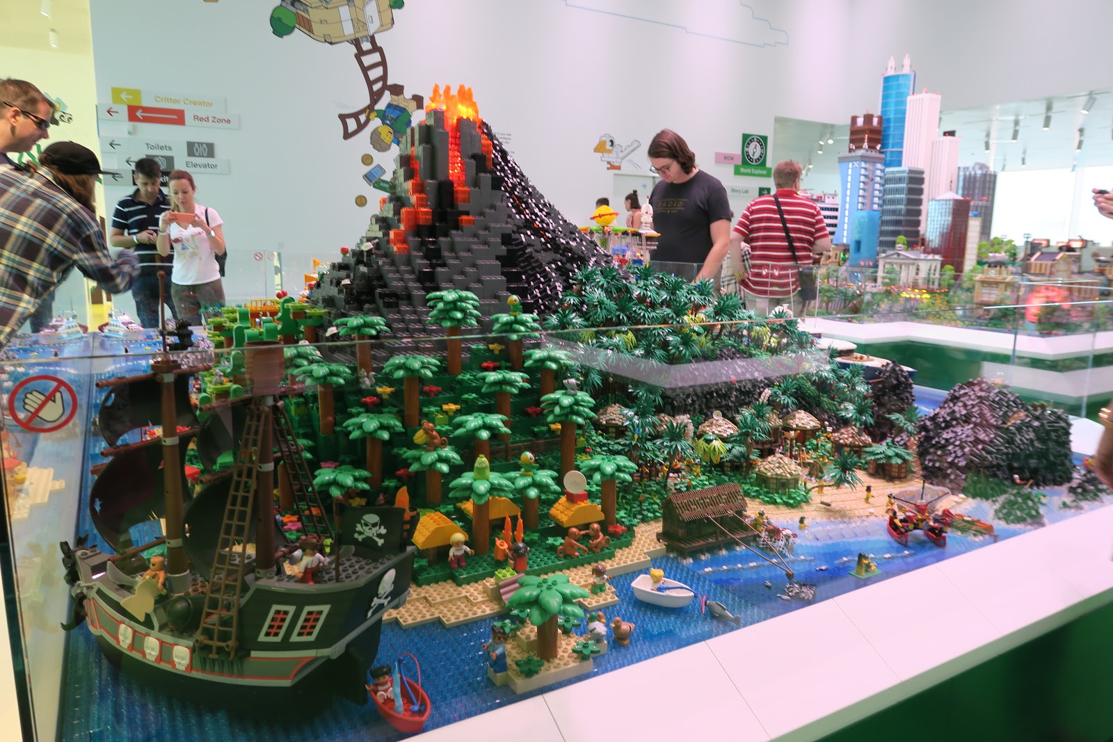 LEGO House Experience - Green Zone and Yellow Zone