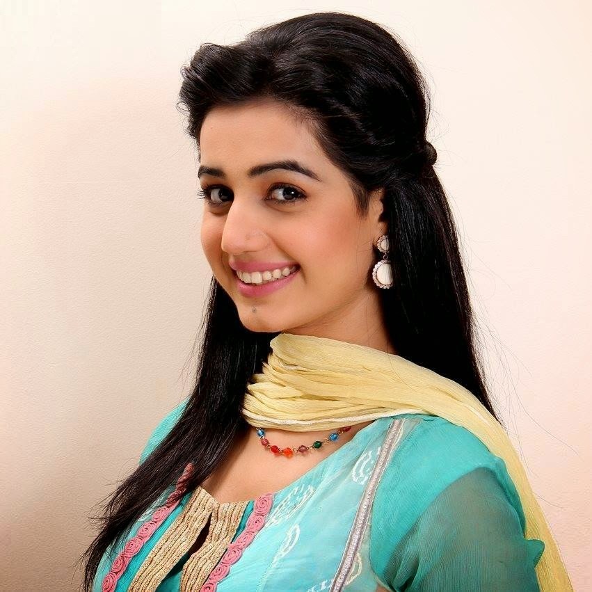 Beautiful Anum Fayyaz HD Wallpaper - all 4u stars wallpaper