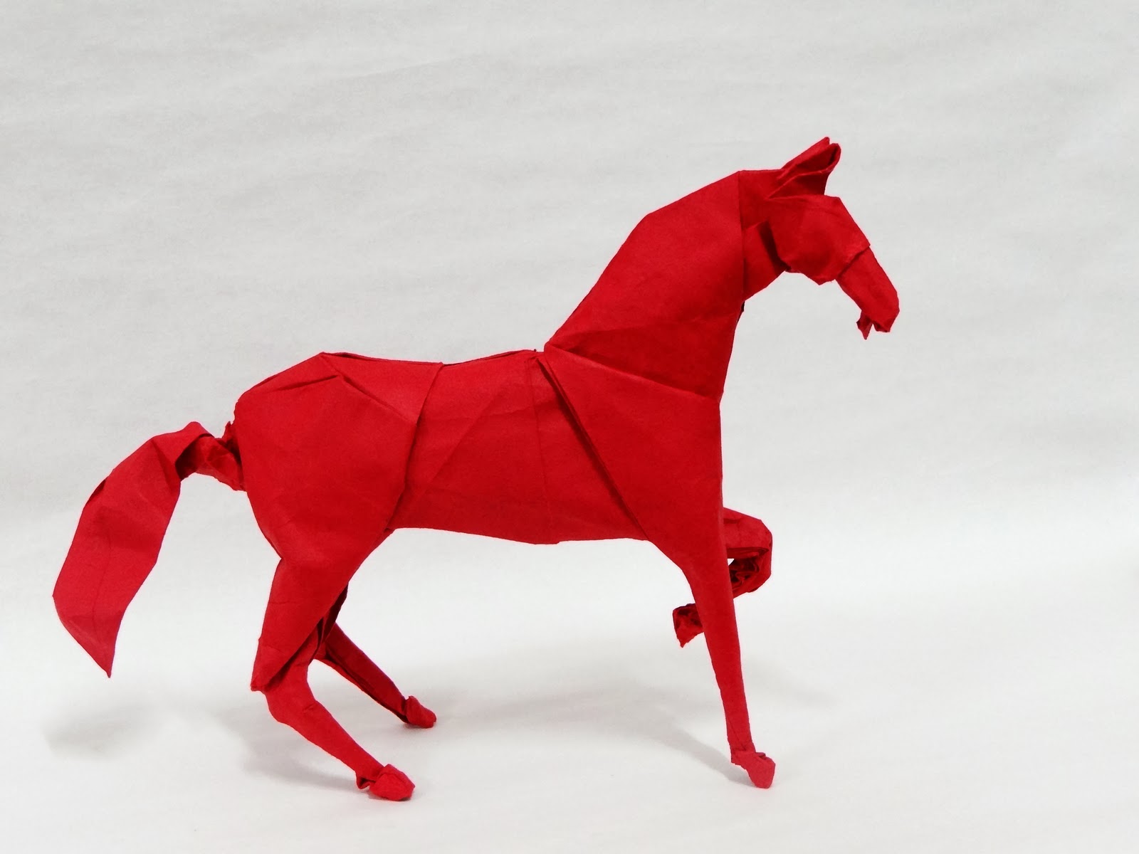 El arte del Origami: Caballo diseñado por Komatsu Hideo