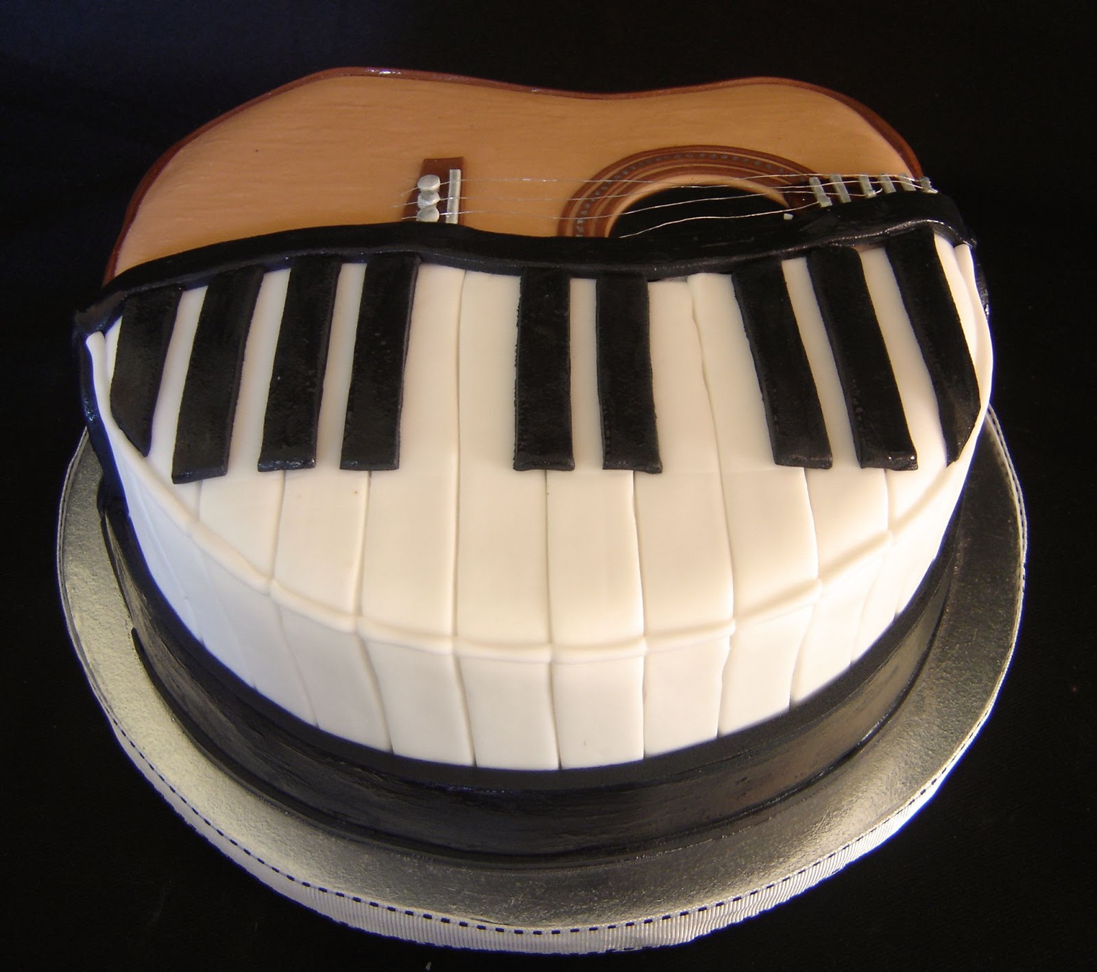 Cake Till U Drop Guitar piano Cake cake-till-u-drop-guitar-piano-cake