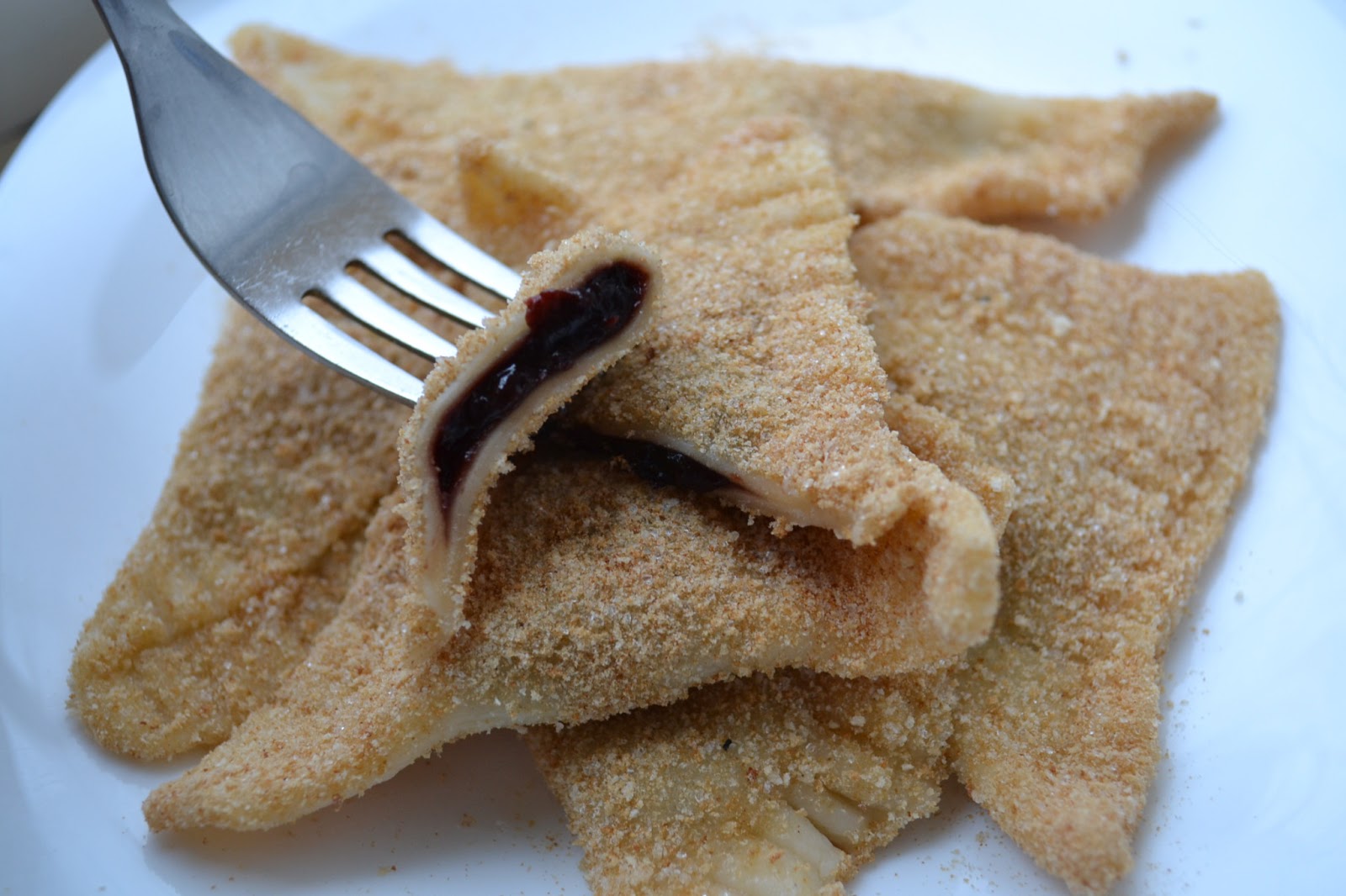 Coltunasi cu dulceata de prune