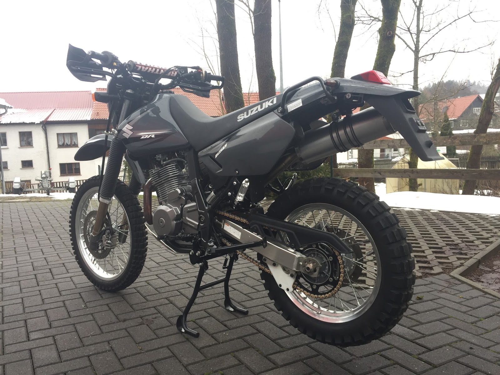 Der SUZUKI DR RALLYE & DR CUSTOM BIKE BLOG: Eine neue DR 650 SE SP46 ...
