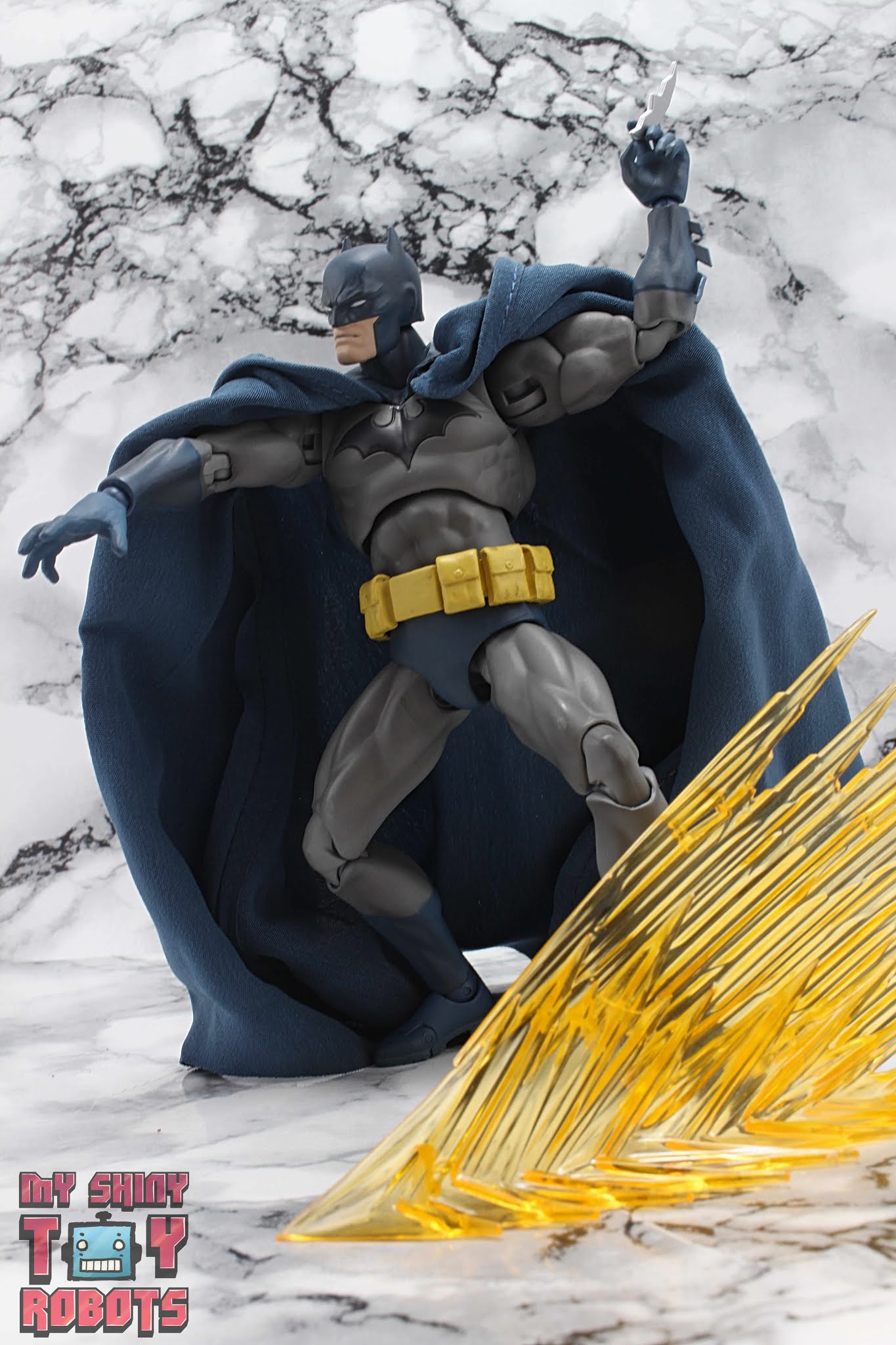 My Shiny Toy Robots: Toybox REVIEW: MAFEX Batman (Batman: Hush)
